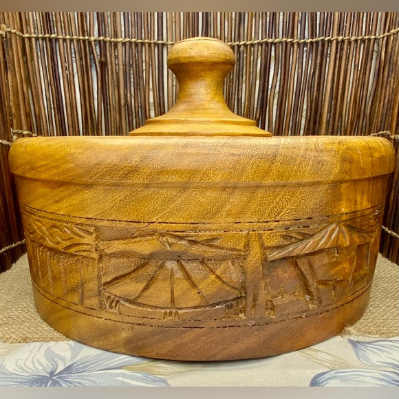 The hardwood Factory Kauai | Kitchen | Vt Monkey Pod Wood Cake Dome ...